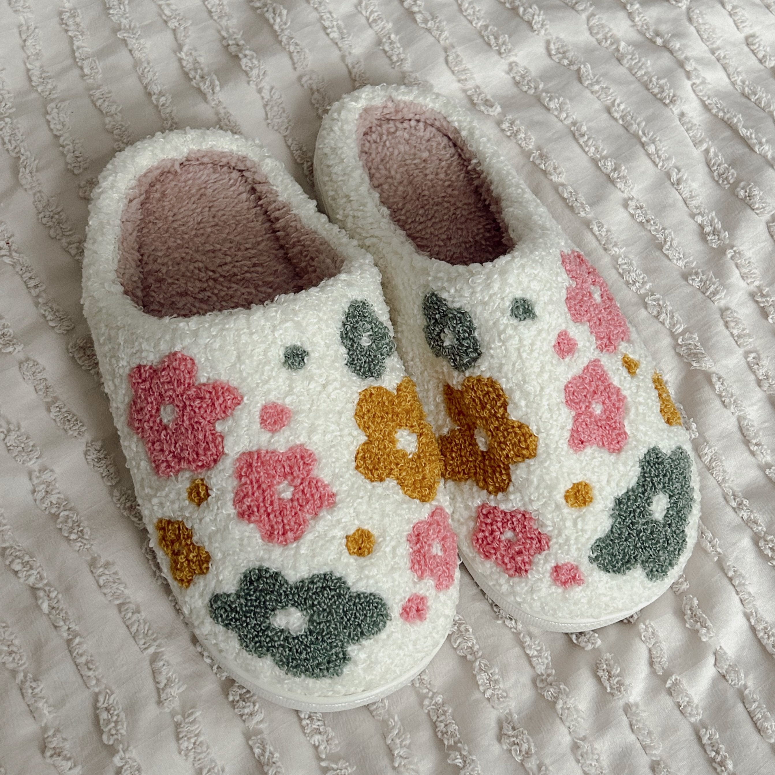 Pantoufles - Fleurs colorées slippers – Gold Heart Club